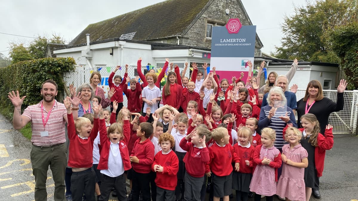 Lamerton School 'heroes' award for fire heroics | tamarvalleytimes.co.uk